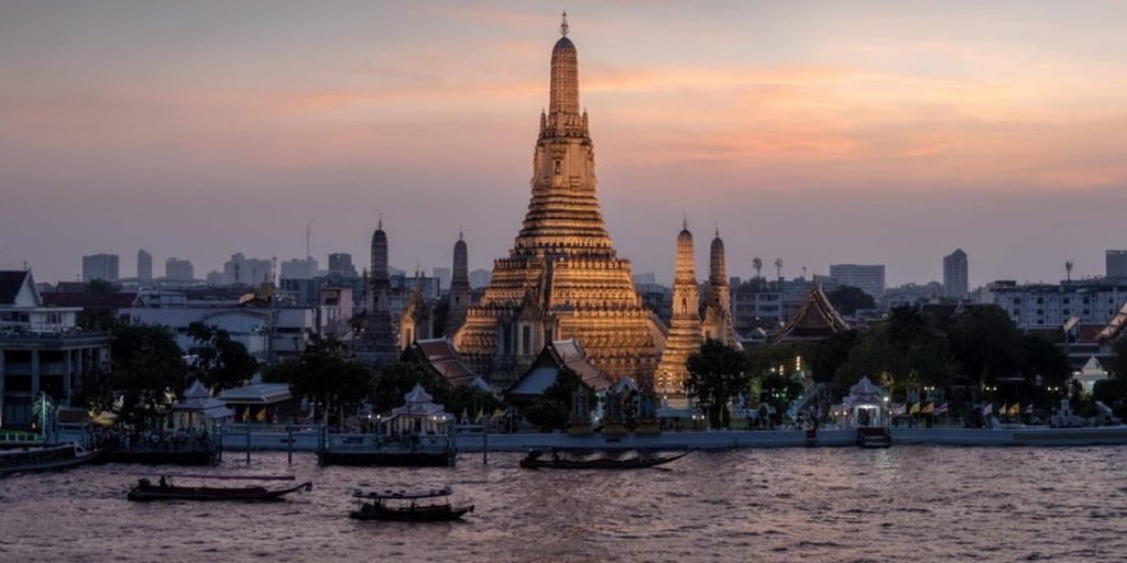 Wat Arun (Temple of Dawn), Bangkok, Thailand - Temples.org